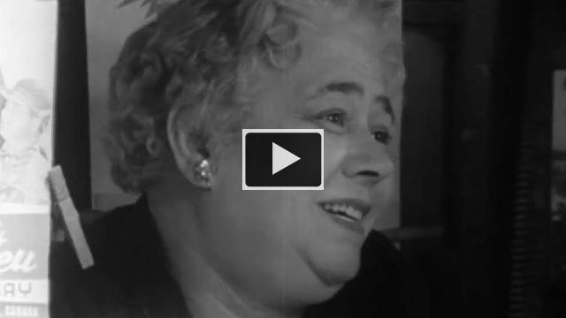 Madame Florida Ledoux, vendeuse de journaux en 1962 - Beauce.tv